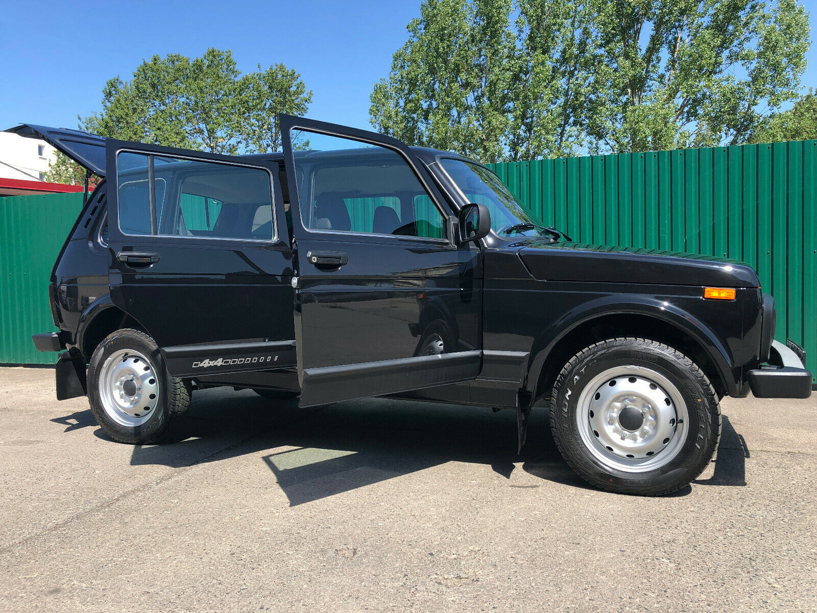 4X4 Niva / Urban 5 Türer – AET Handels GmbH Lada kaufen verkaufen ...